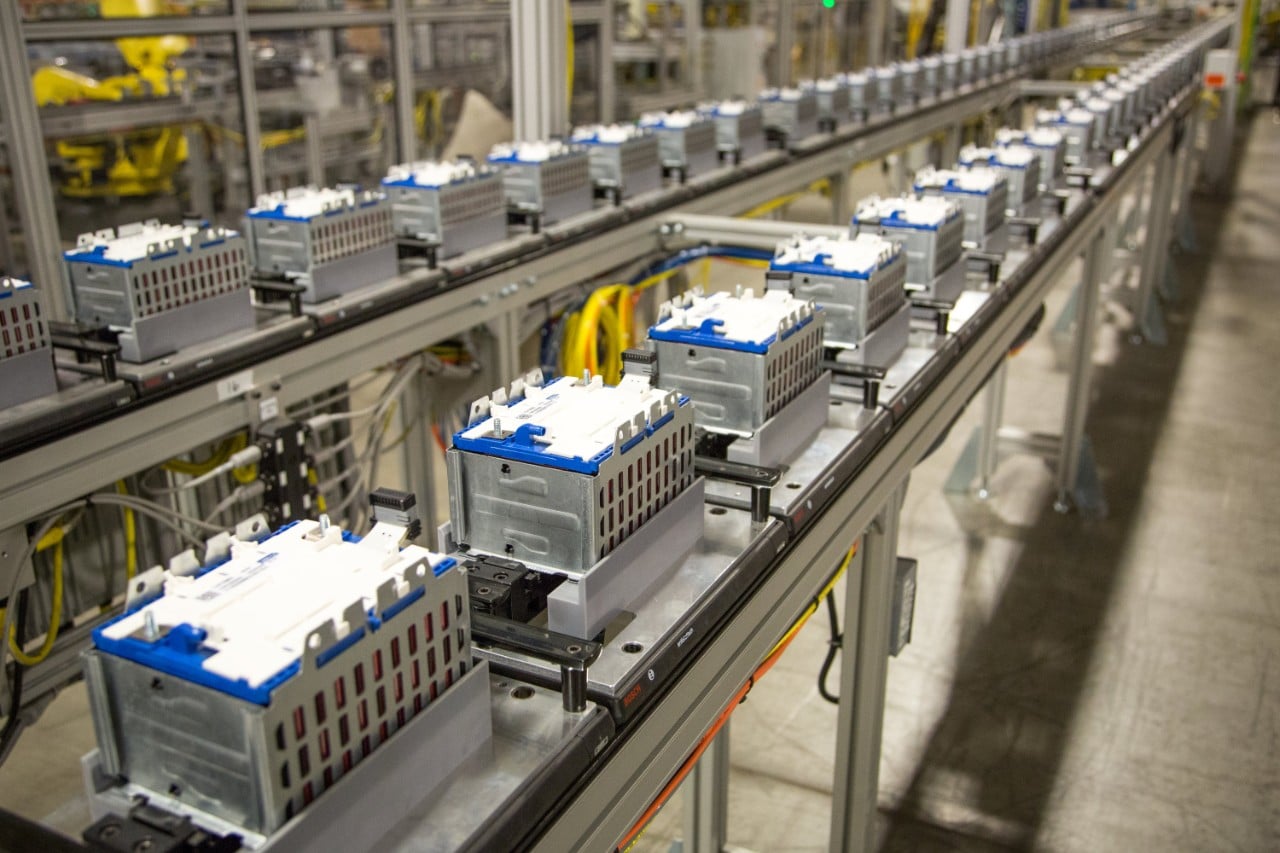 GM building $2 billion dollar electric vehicle battery factory in Ohio ...