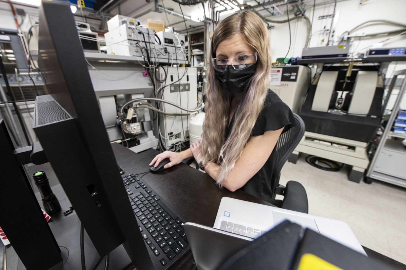 Researchers probe light-induced degradation that impacts silicon solar ...