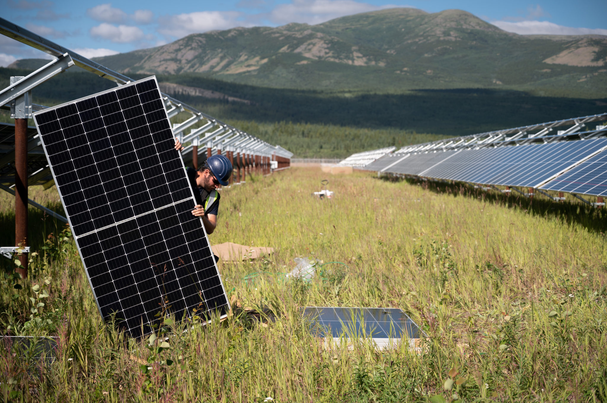 Megawatt-scale, bifacial solar project enters service in Yukon, Canada ...
