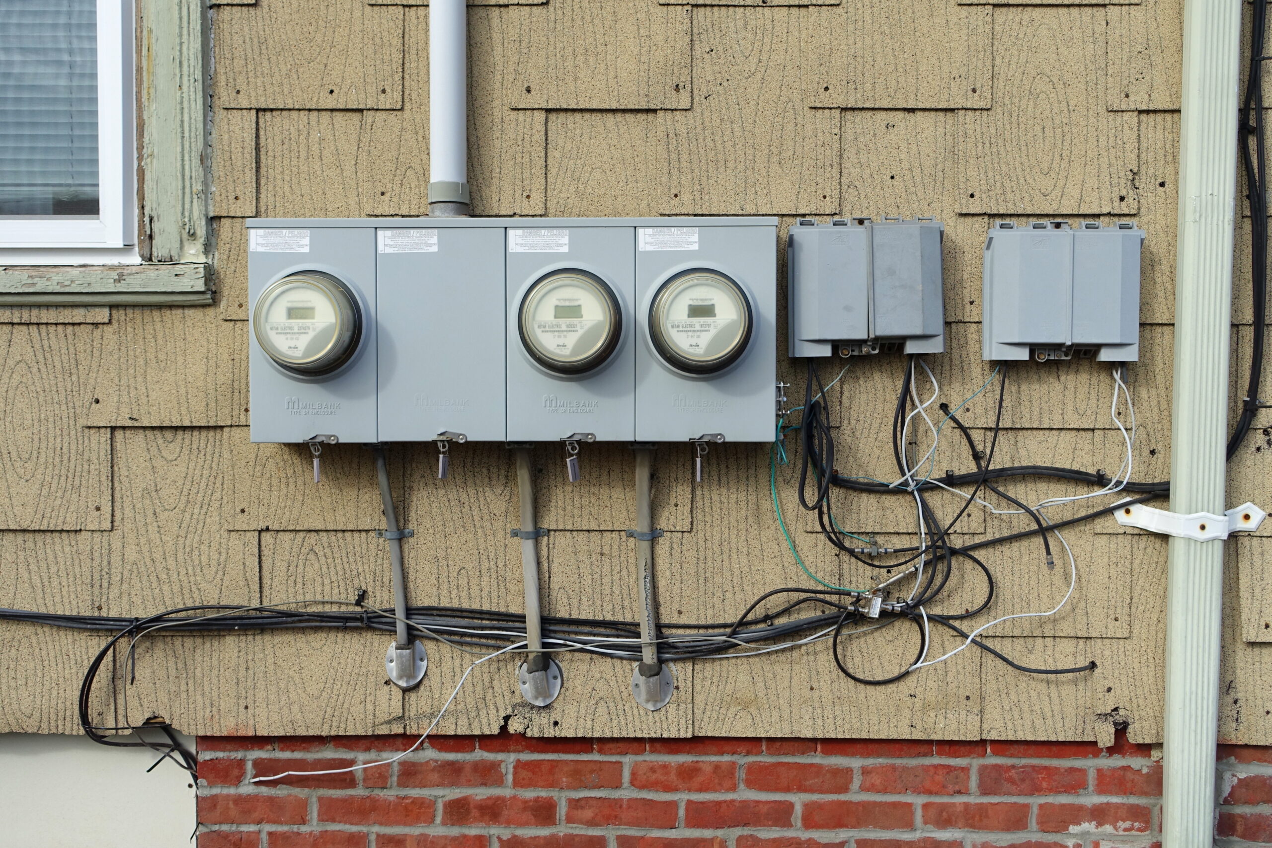 Energy-insecure households in the U.S. pay 27% more for electricity ...