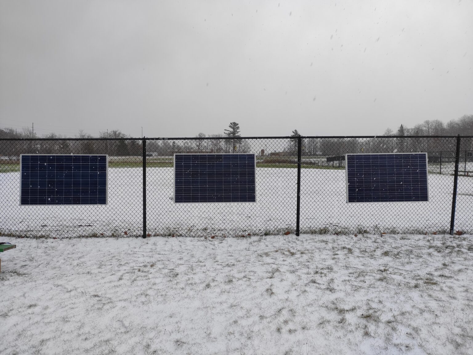 Using existing fences as near-zero-cost racking solution for PV ...