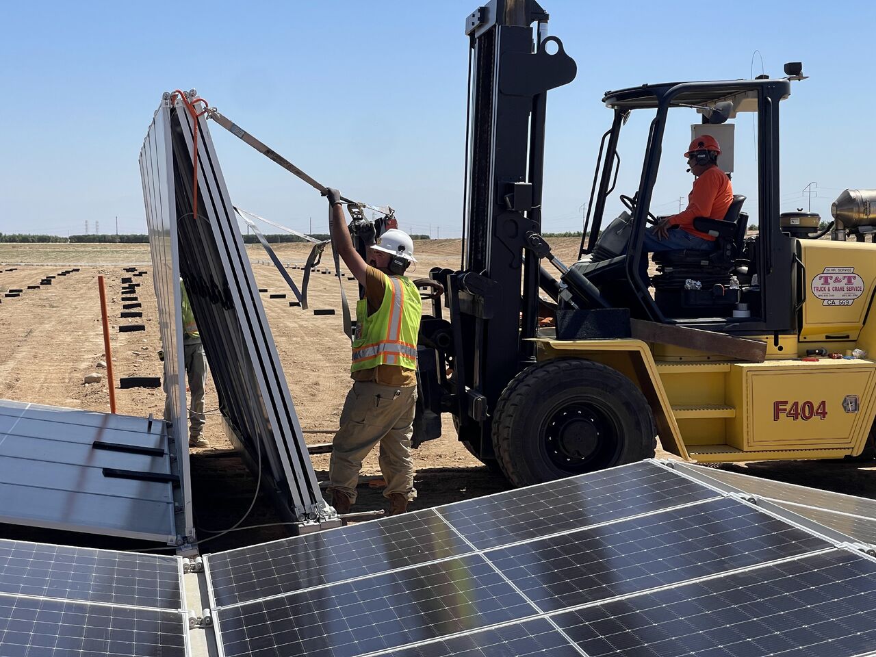 Solar powered electric truck stop opens in California – pv magazine USA