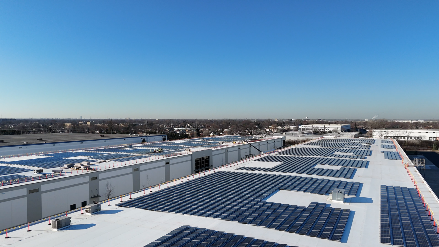 ComEd flips the switch on Chicagoland rooftop community solar portfolio ...