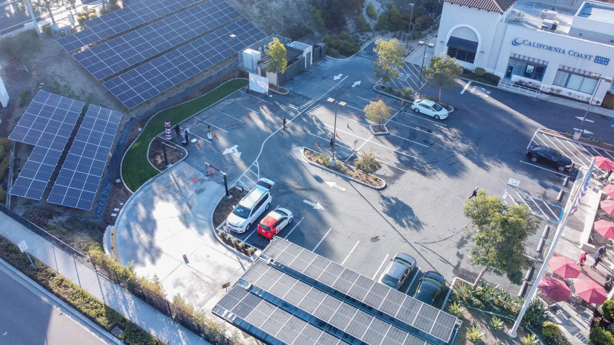 Transforming existing solar arrays to microgrids could generate revenue ...